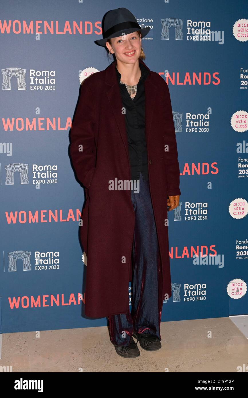 Yile hi-res stock photography and images - Alamy