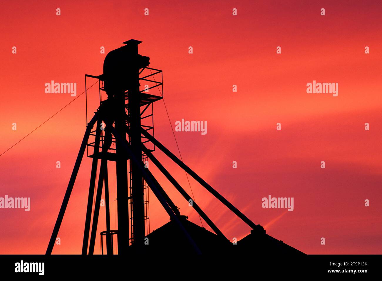 Grain elevator sunset, Culver, Jefferson County, Oregon Stock Photo - Alamy
