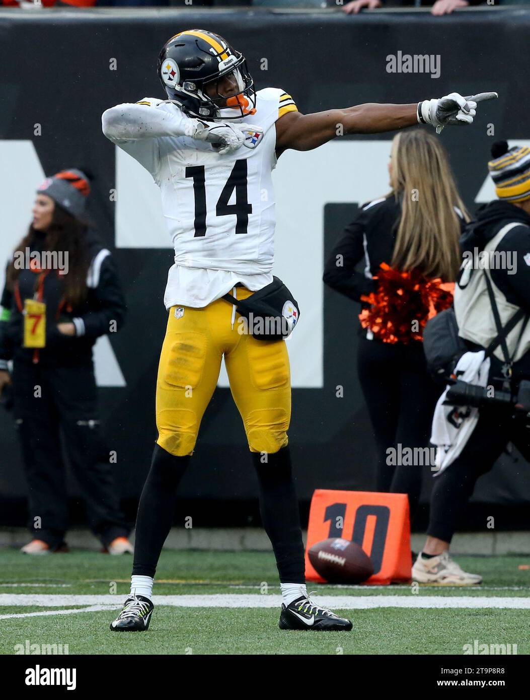 George pickens hi-res stock photography and images - Alamy