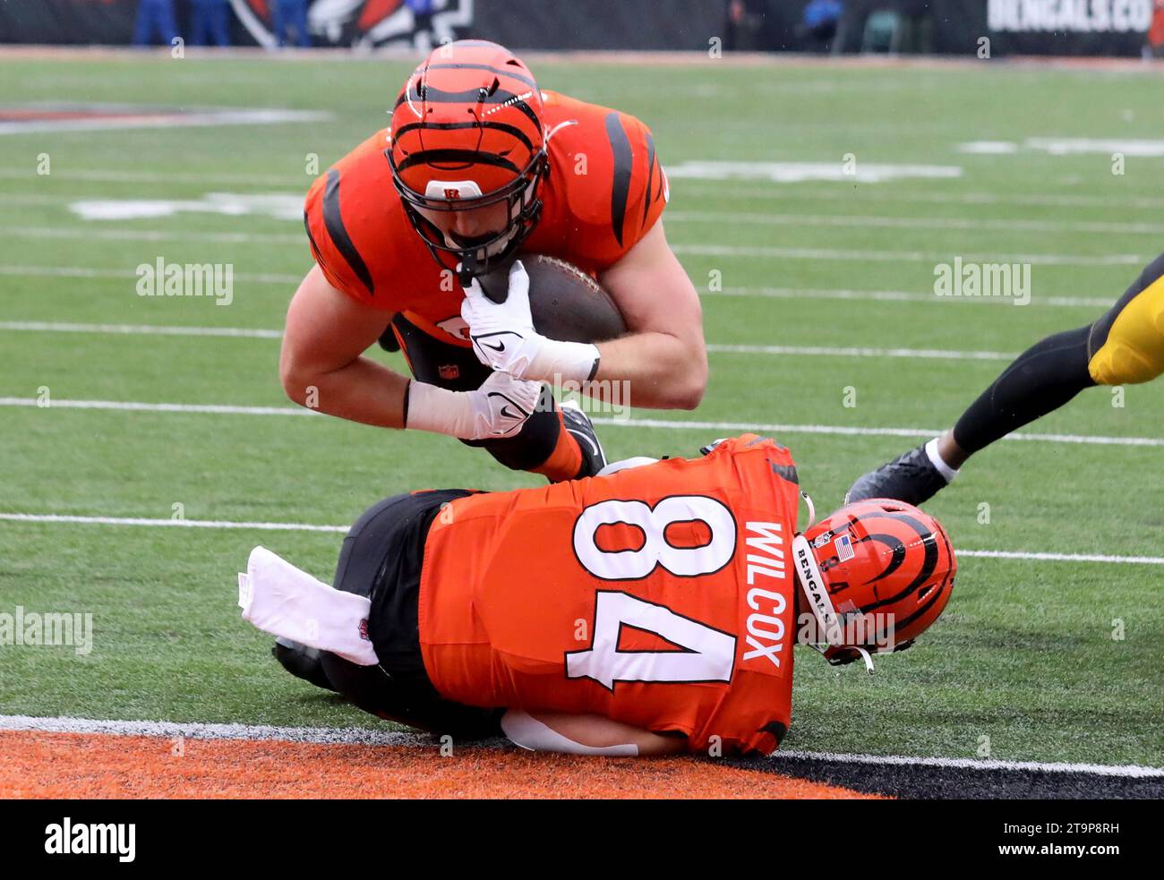 Drew samples hi-res stock photography and images - Alamy