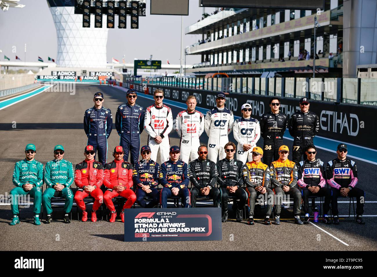 Abu Dhabi, United Arab Emirates (UAE). 26th Nov, 2023. Drivers pose for ...