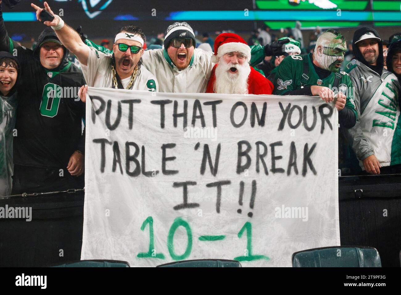 Philadelphia eagles fans hi-res stock photography and images - Alamy