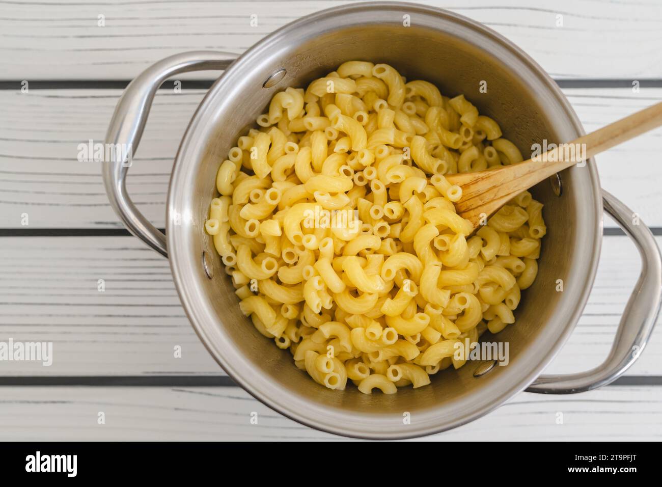 Elbows on table eat hi-res stock photography and images - Alamy