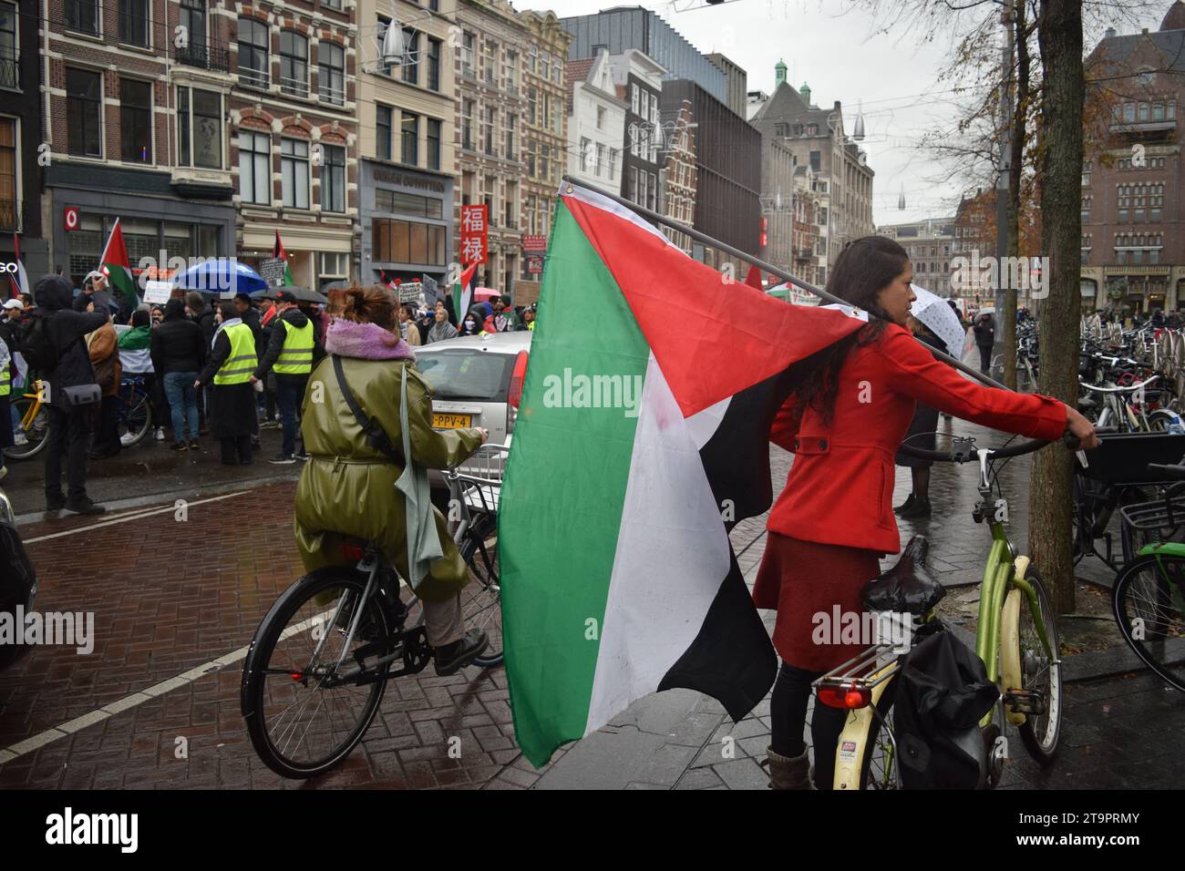 People hold banners chant hi-res stock photography and images - Alamy