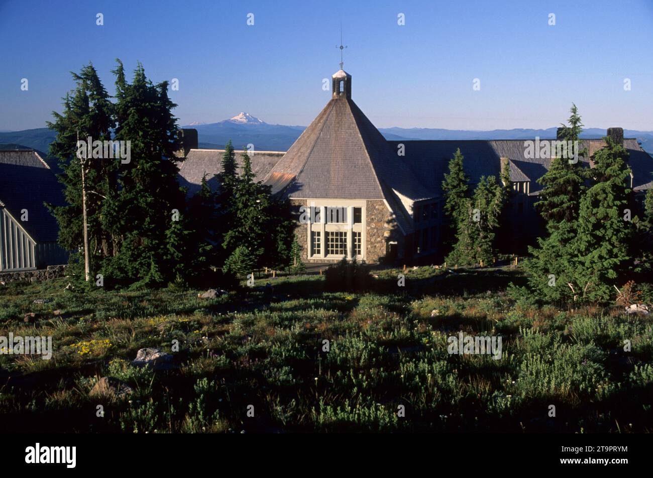 Timberline lodge with mt jefferson hi-res stock photography and images ... Timberline lodge with mt jefferson hi-res stock photography and images ...