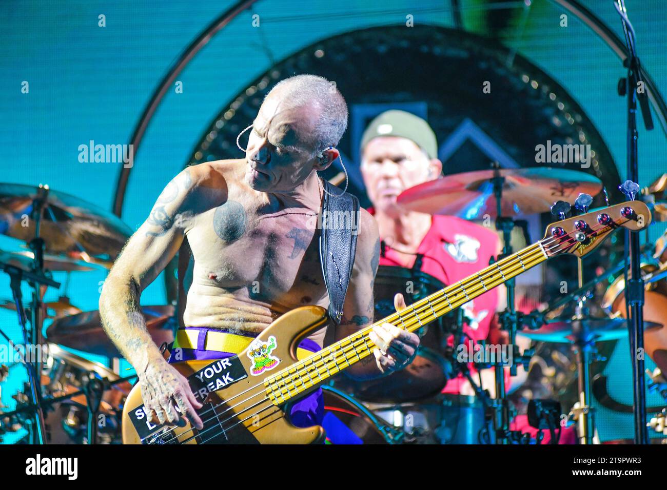 Flea (bass), Chad Smith (drums). Red Hot Chili Peppers. Live in Buenos ...