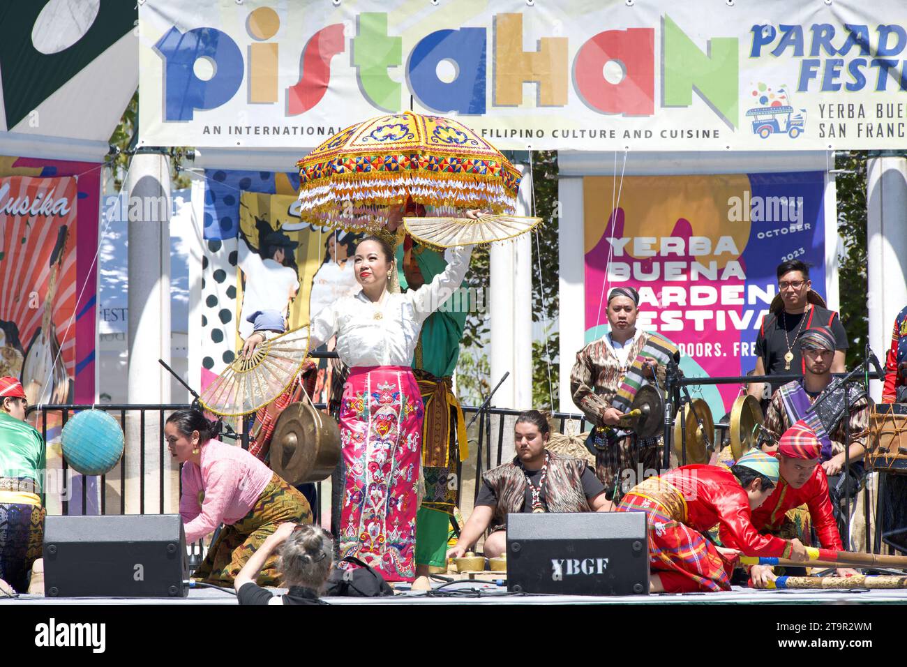 Filipino dance hi-res stock photography and images - Alamy