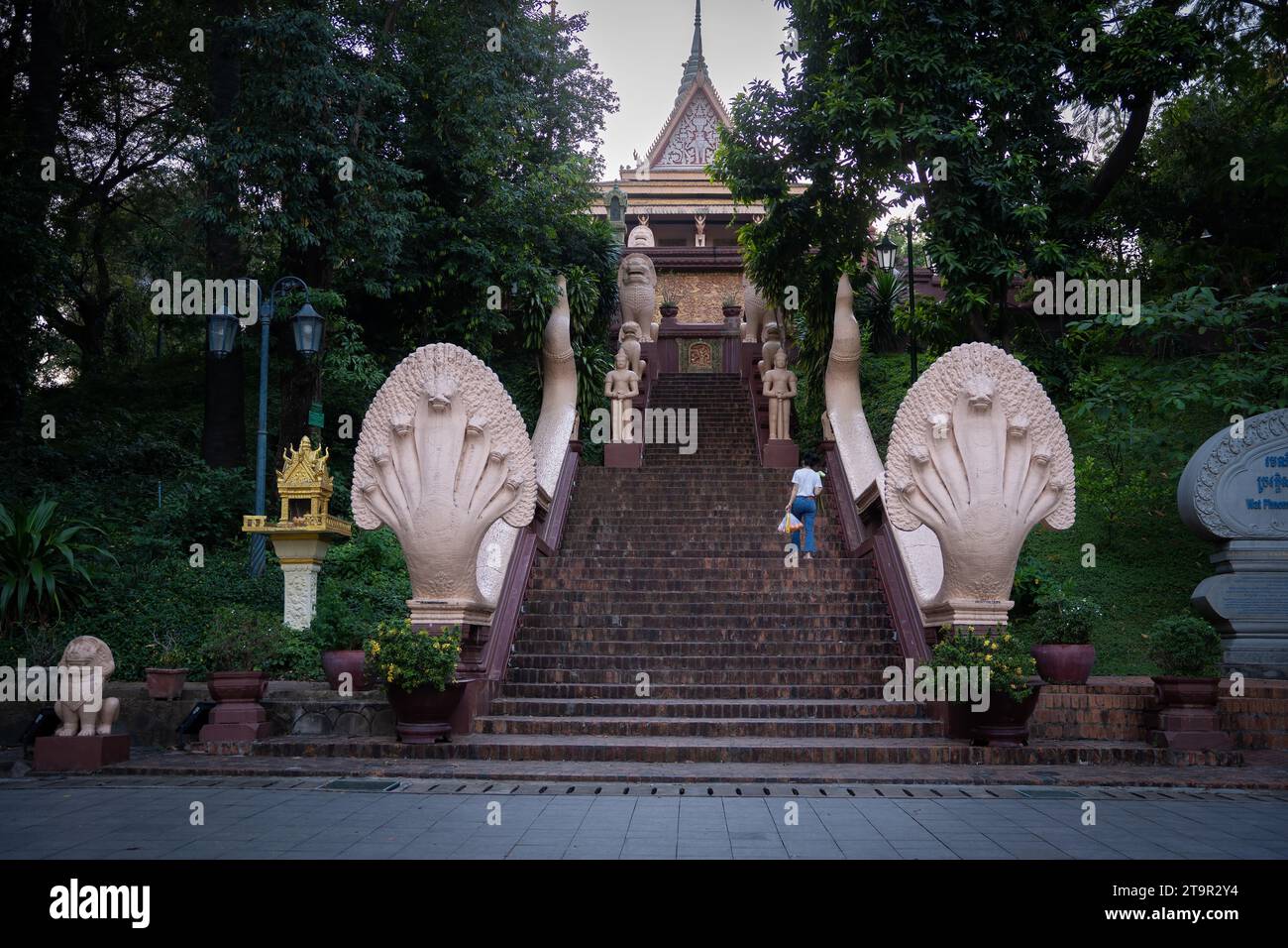 The Wat Phnom temple, Phnom Penh, Cambodia Stock Photo - Alamy
