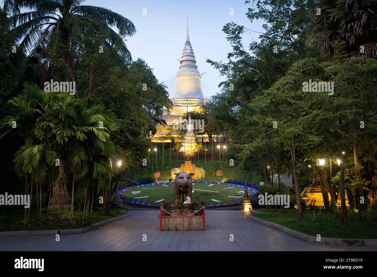 The Wat Phnom temple, Phnom Penh, Cambodia Stock Photo - Alamy