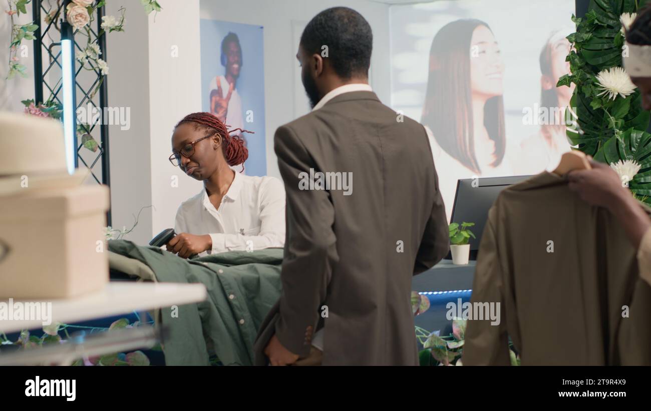 Scanning items shop assistant hi-res stock photography and images - Alamy