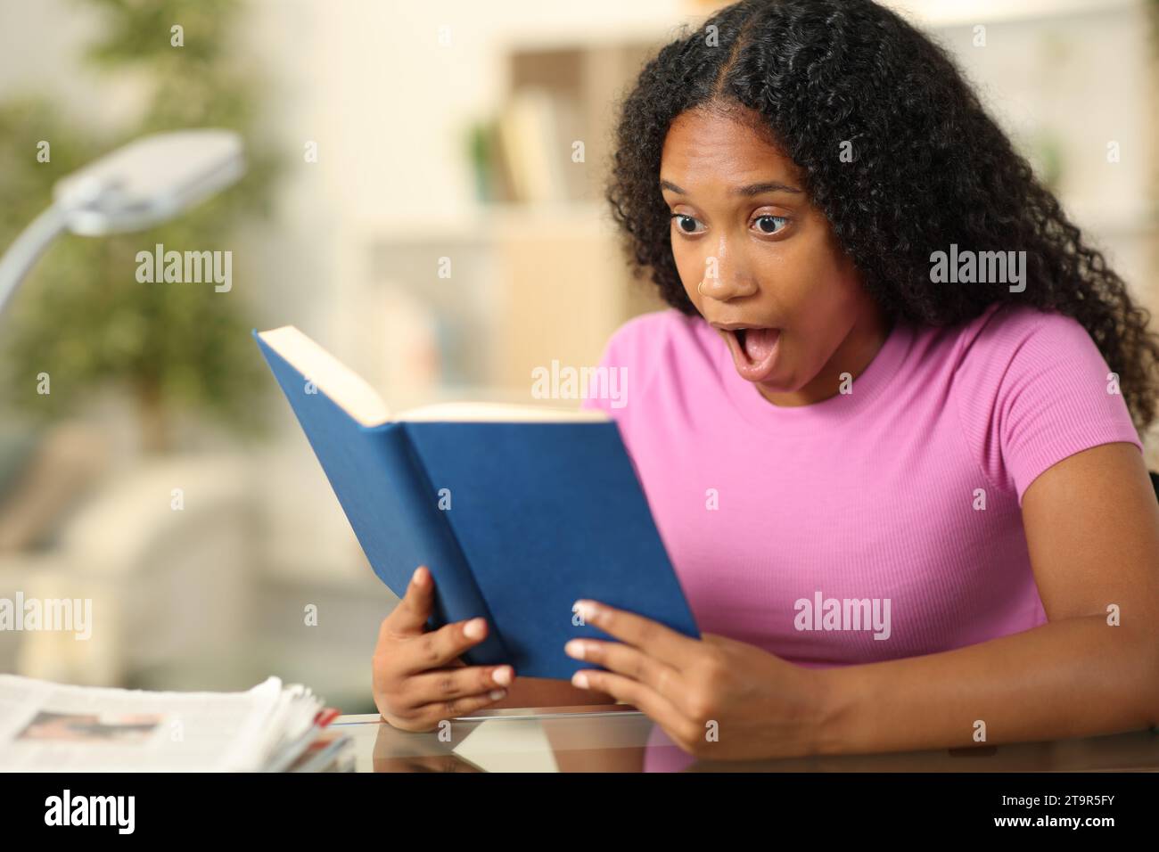 African woman reading a book hi-res stock photography and images - Alamy