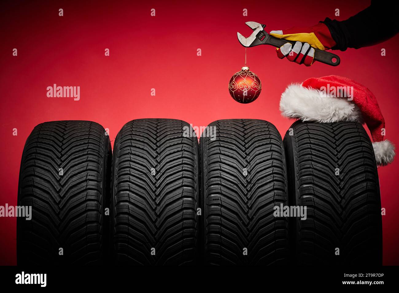 Mechanical santa claus hi-res stock photography and images - Alamy
