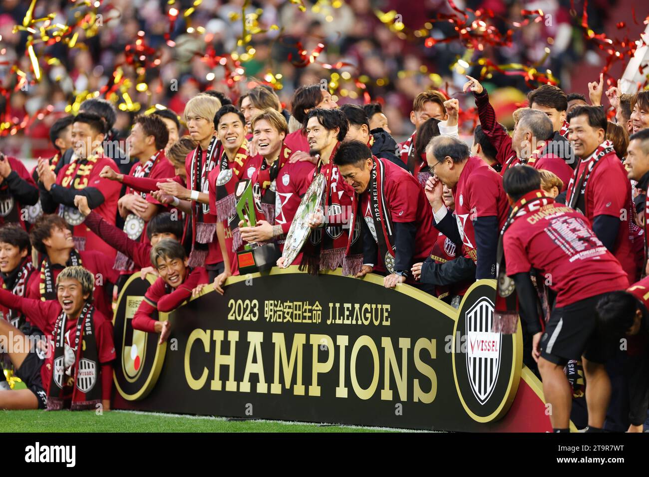 Hyogo, Japan. 25th Nov, 2023. Vissel Kobe team group Football/Soccer ...