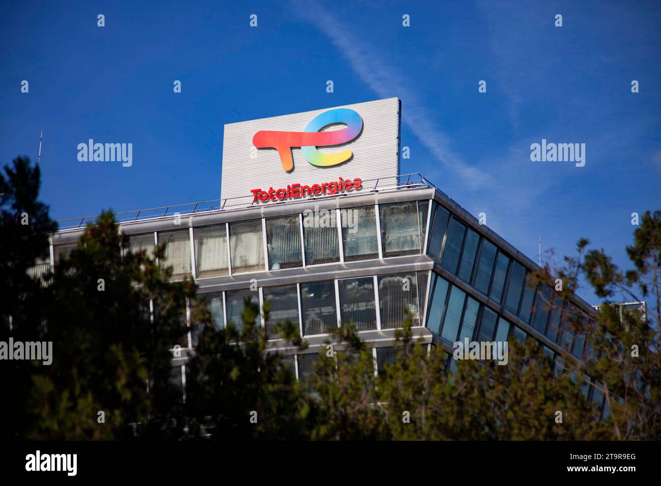 Feyzin, France. 26th Nov, 2023. Total Energie refinery in the Chemical ...