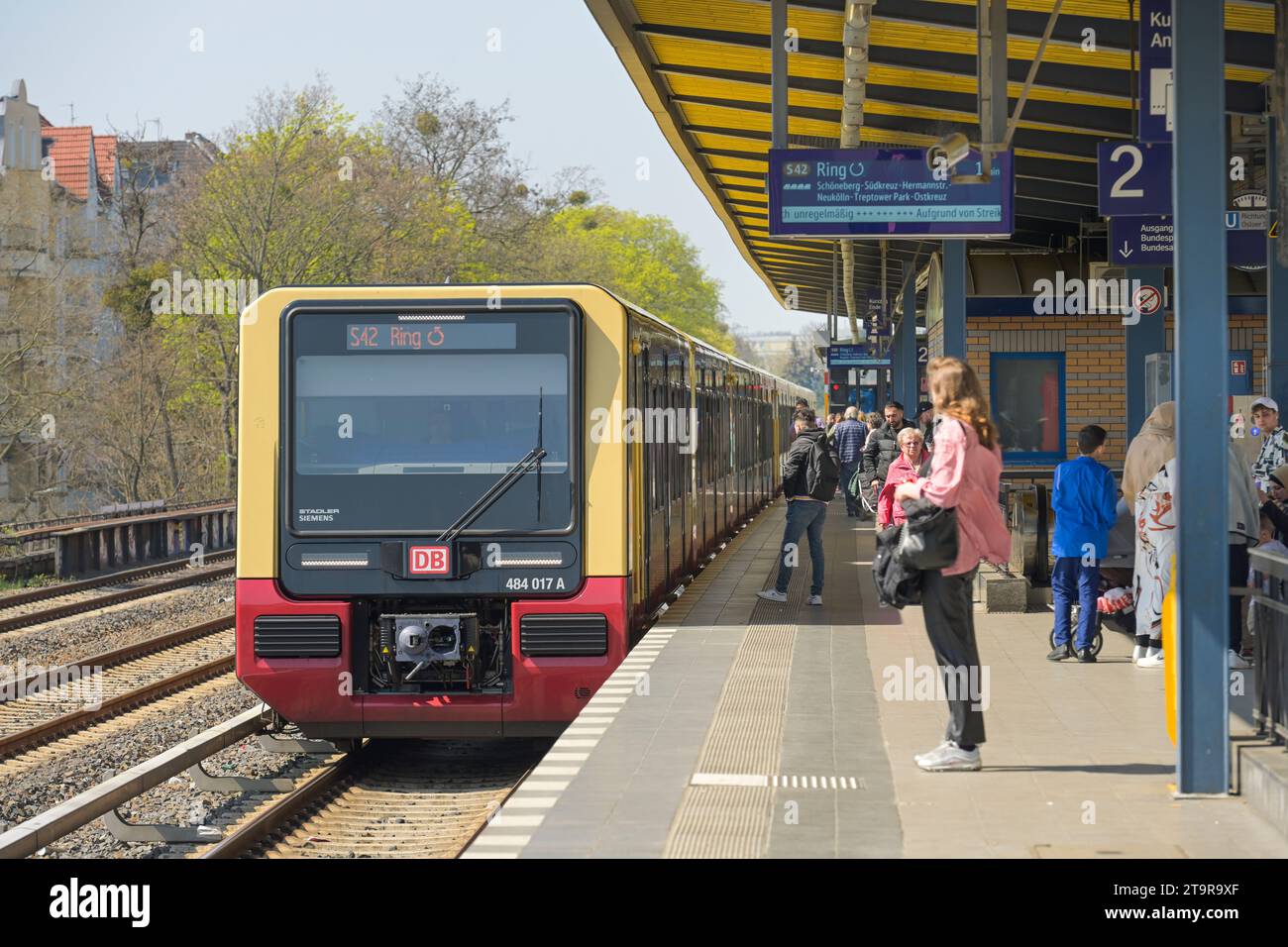 Ringbahn S 42, Bahnhof Bundesplatz, Friedenau, Tempelhof-Schöneberg ...