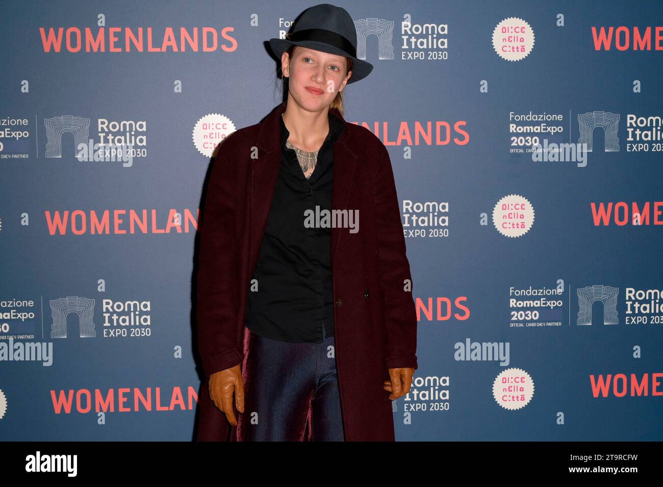 Yile hi-res stock photography and images - Alamy