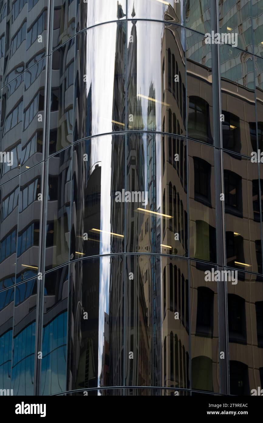 Curved glass facade hi-res stock photography and images - Alamy