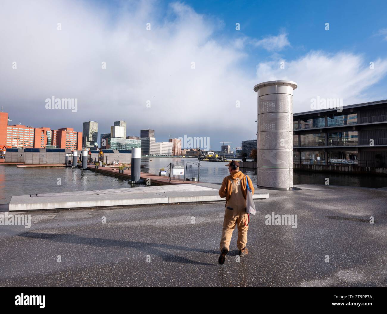 rotterdam, netherlands, 25 november 2023: man delivering something in ...