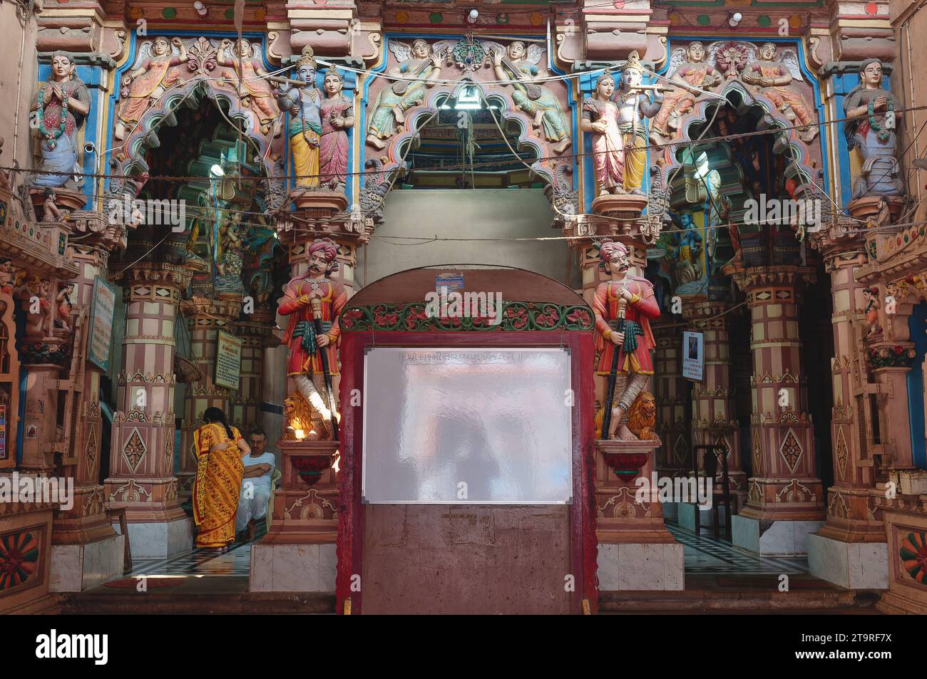 Lakshmi Narayan (Laxminarayan Temple in Bhuleshwar Rd., Mumbai, India ...