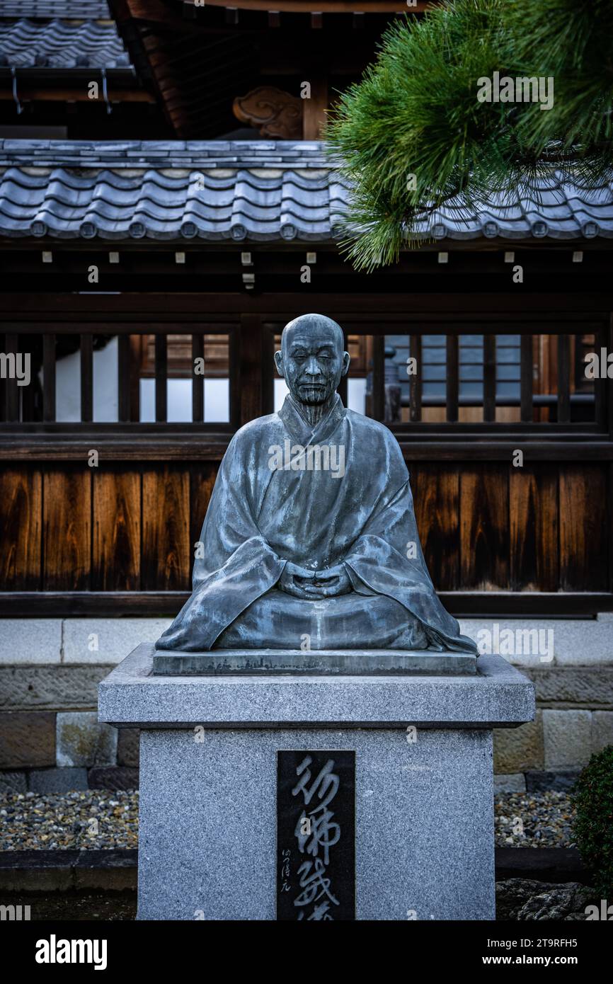 The Statue of an ancient Japanese Buddhist monk and hero at Sengakuji ...