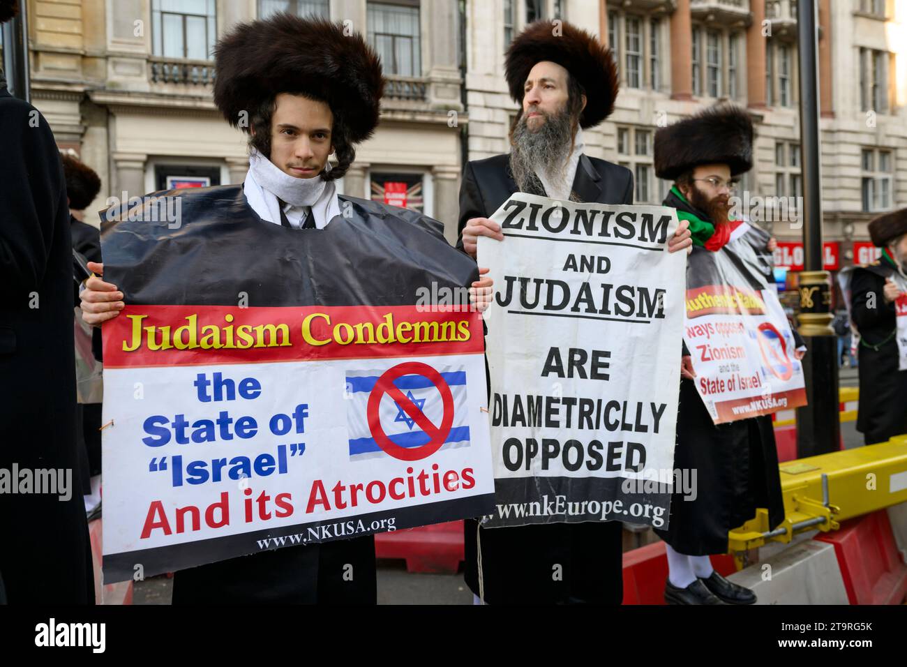 Members of the Neturei Karta, a fringe group of Haredi Jews who support ...