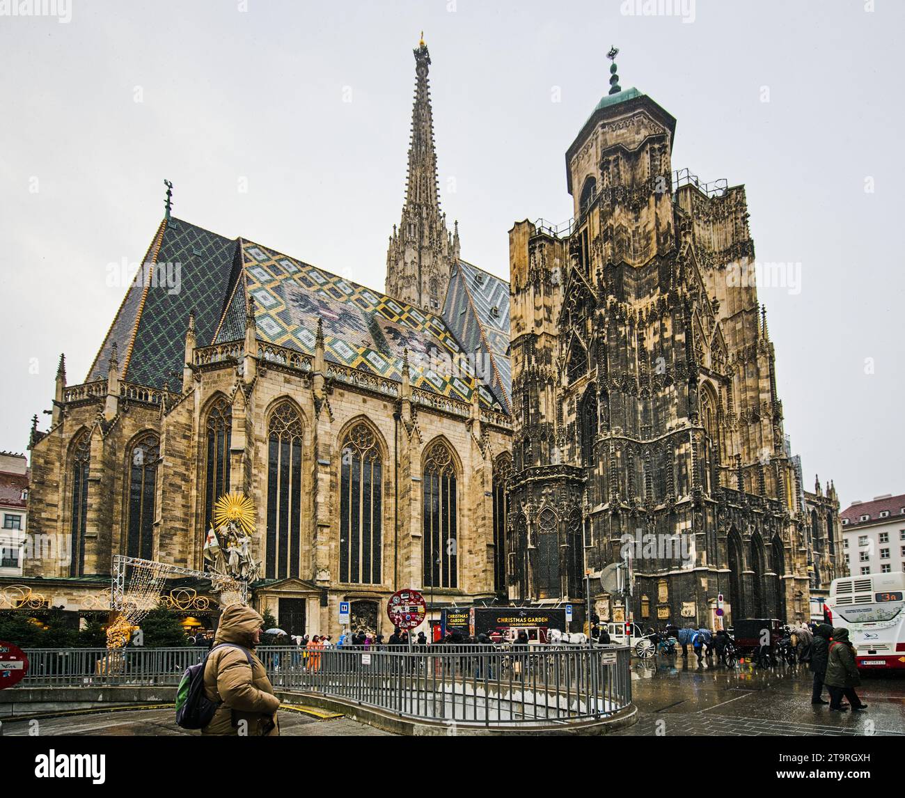 Vienna, Austria. 25th Nov, 2023. St. Stephen's Cathedral (Stephansdom ...