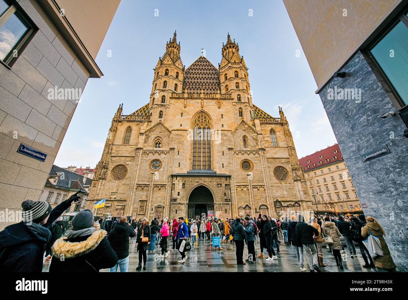 Vienna, Austria. 25th Nov, 2023. St. Stephen's Cathedral (Stephansdom ...