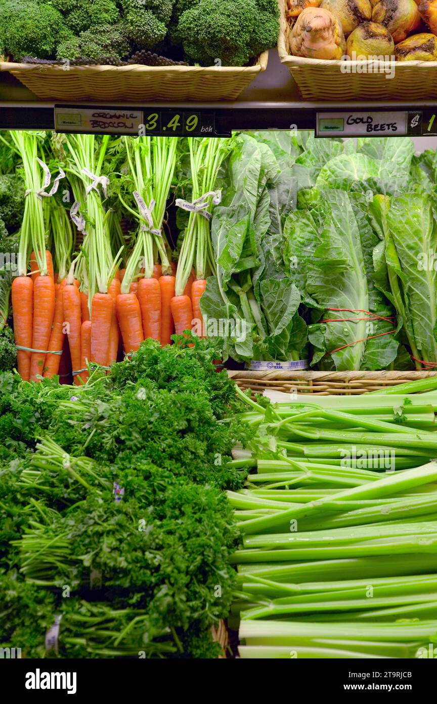 Fresh vegetables at a grocery store Stock Photo - Alamy