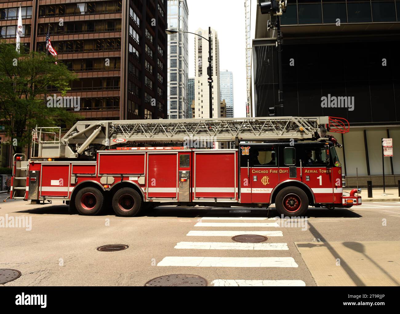 City chicago fire department station hi-res stock photography and ...