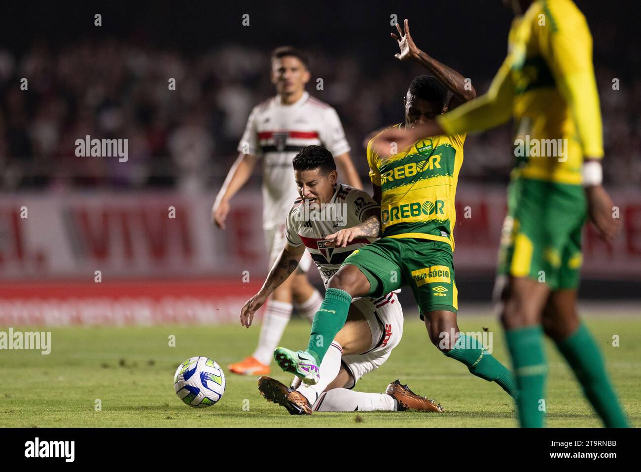 SÃO PAULO, BRAZIL - NOVEMBER 26: James Rodriguez of Sao Paulo and ...