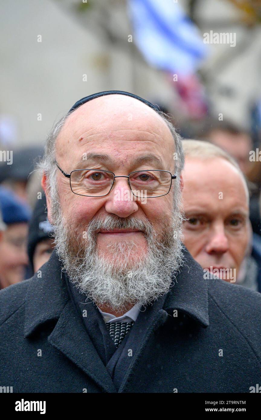 Chief Rabbi Sir Ephraim Yitzchak Mirvis - Judge Robert Rinder behind ...