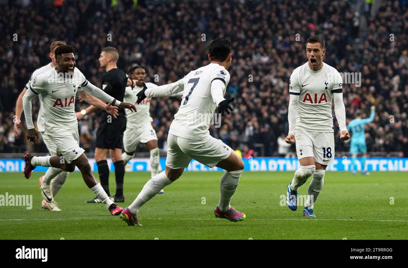 London, UK. 26th Nov, 2023. Giovani Lo Celso of Tottenham Hotspur (r ...