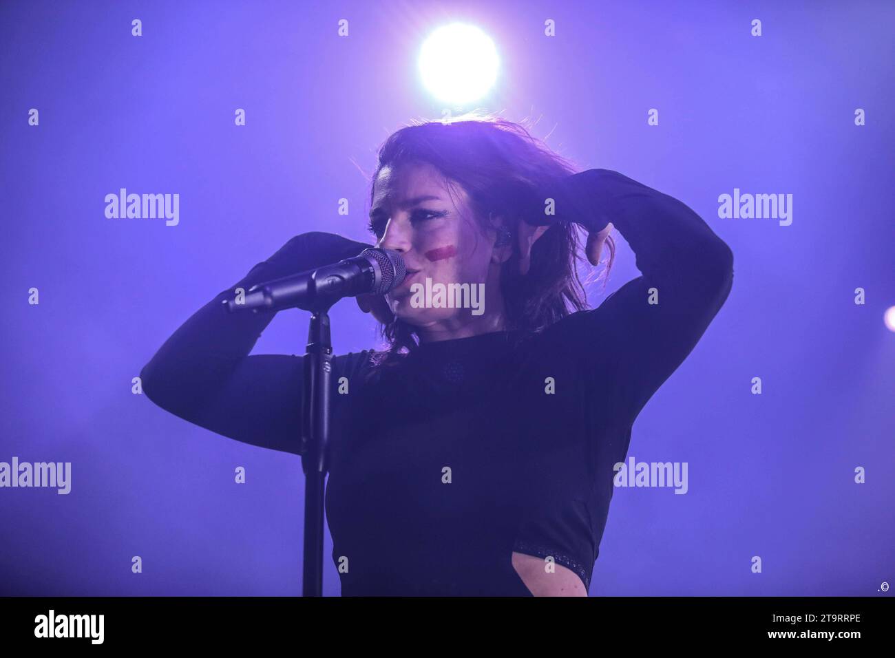 Italian singer Music Concert - Emma Marrone - Live In Da Club Emma ...