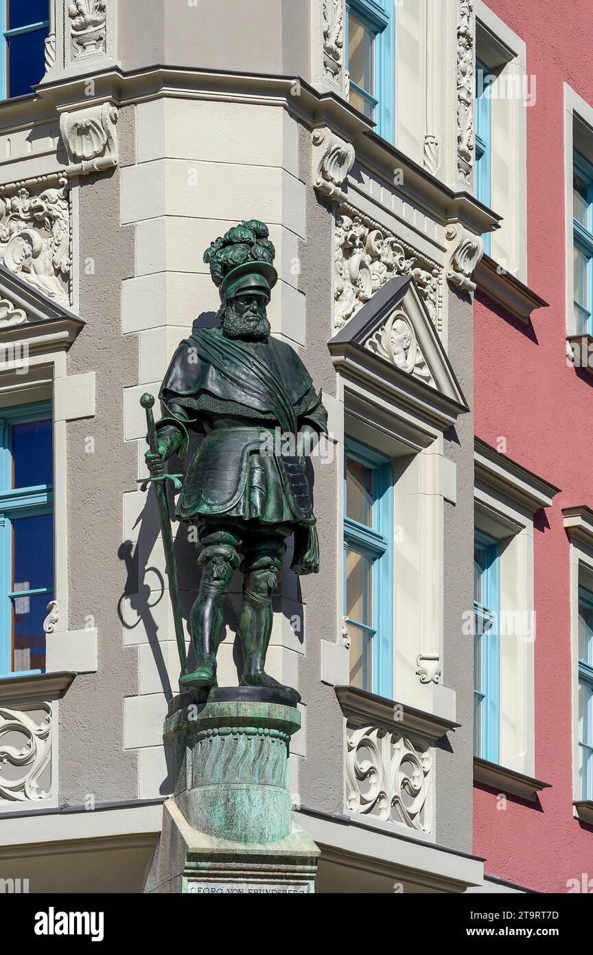 Town hall with statue of Georg von Frundsberg on Marienplatz ...