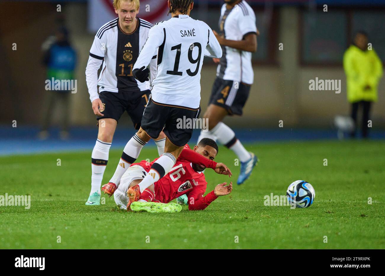 Leroy SANE, DFB 19 compete for the ball, tackling, duel, header ...