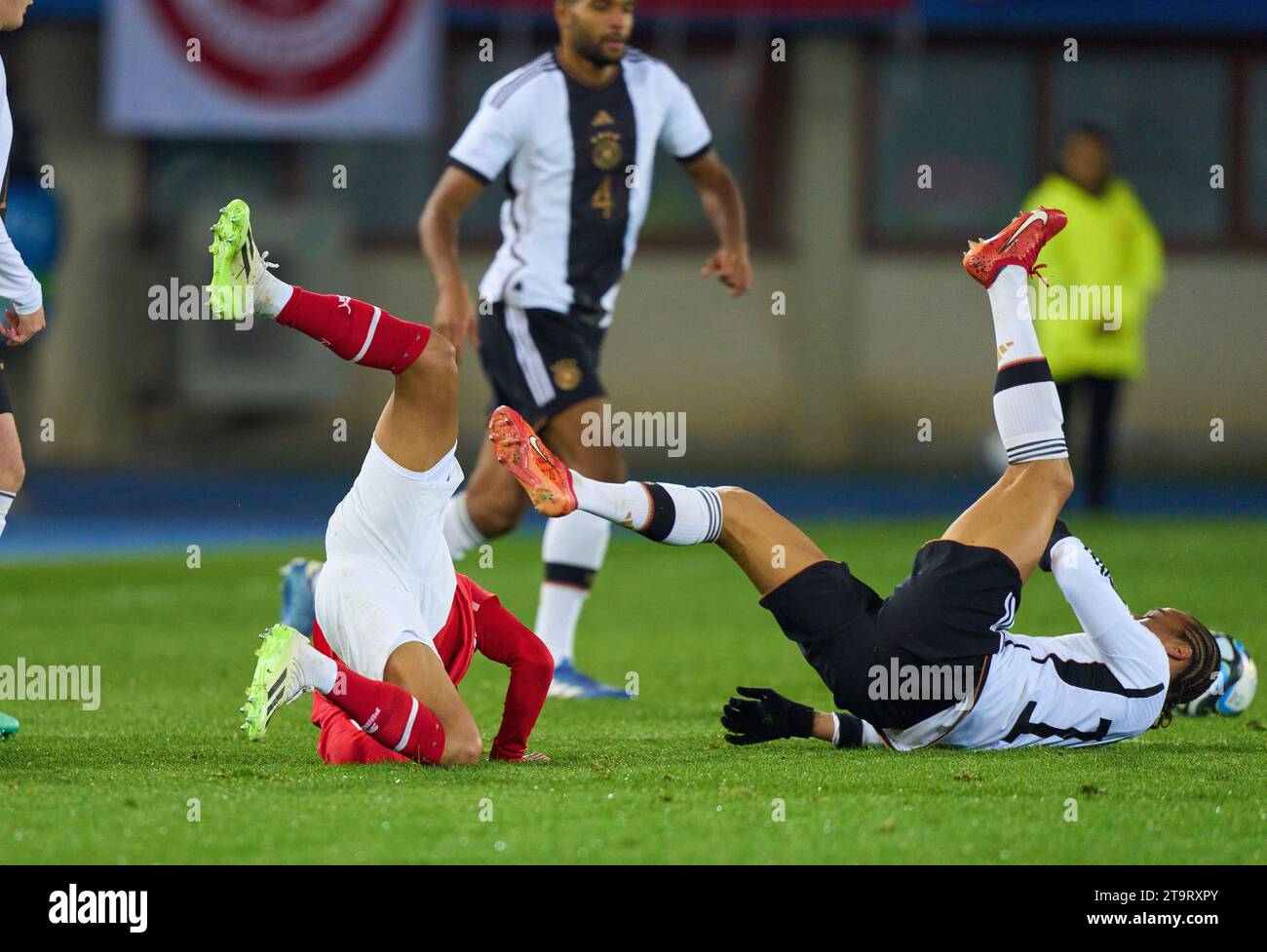 Leroy SANE, DFB 19 compete for the ball, tackling, duel, header ...