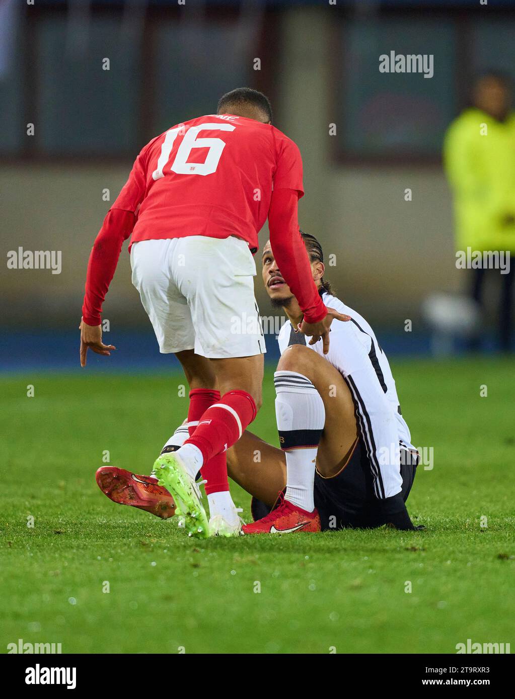 Leroy SANE, DFB 19 compete for the ball, tackling, duel, header ...