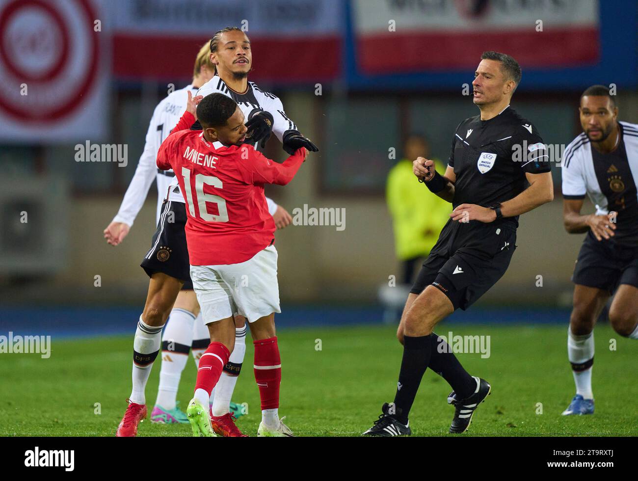 Schweres vergehen shows red card to europameisterschaft 2024 hi-res ...