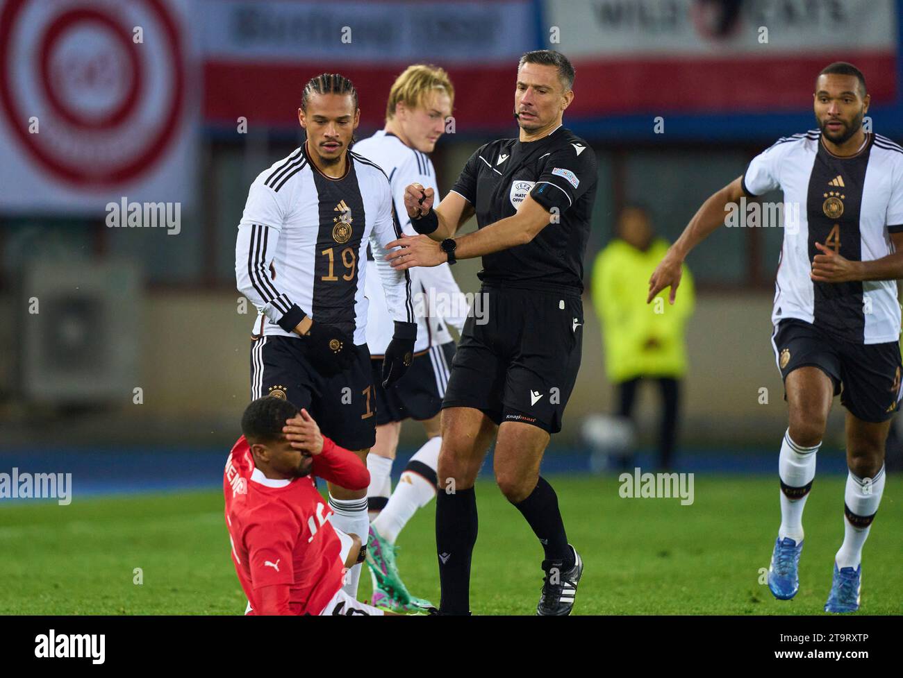 Schweres vergehen shows red card to unsportsmanlike hi-res stock ...