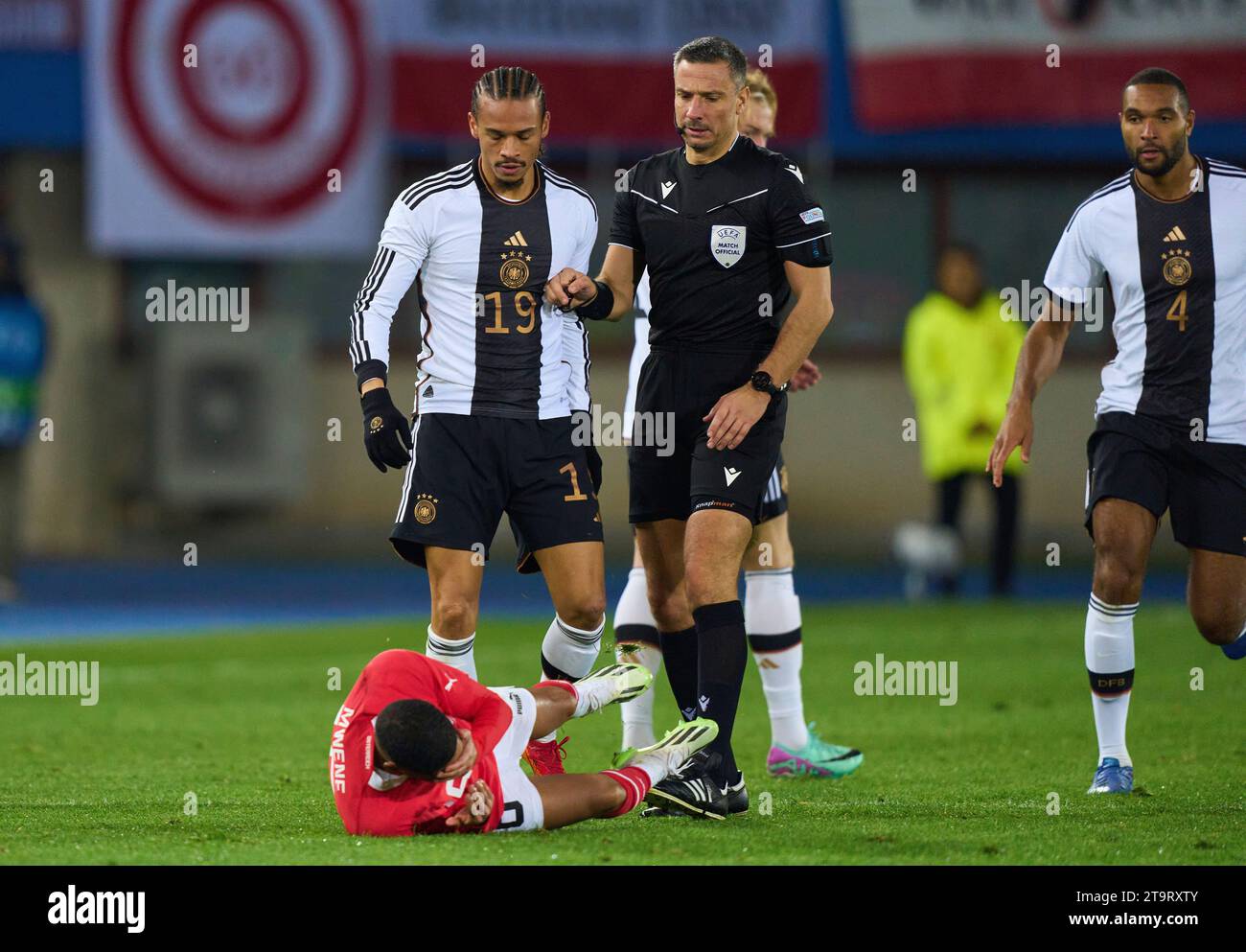 Leroy SANE, DFB 19 compete for the ball, tackling, duel, header ...