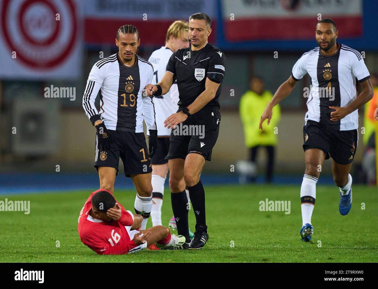 Schweres vergehen shows red card to europameisterschaft 2024 hi-res ...