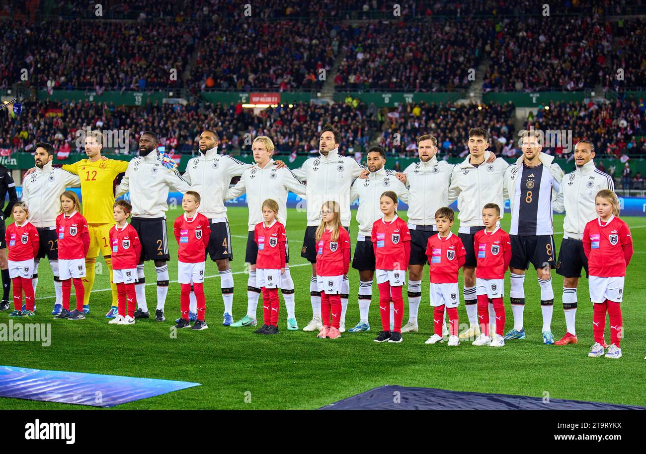 DFB team at anthem, Ilkay Gündogan, DFB 21 Kevin Trapp, DFB 12, Antonio ...