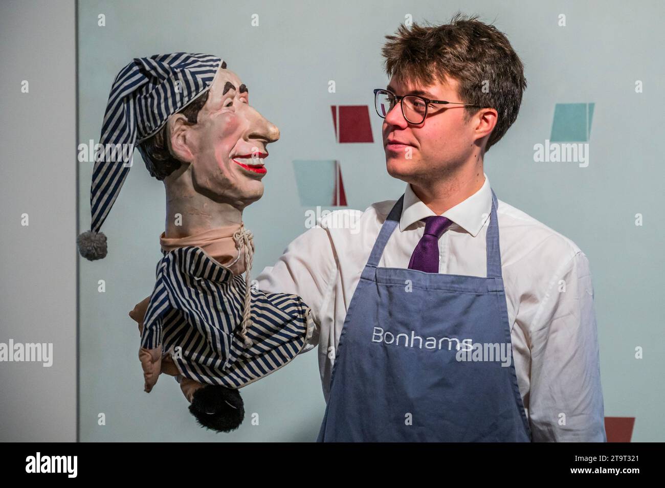 Spitting image puppet hi-res stock photography and images - Alamy