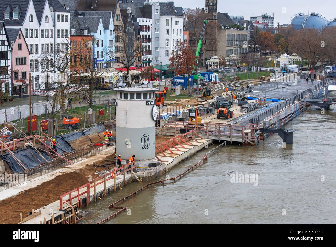 the Rhine promenade in front of the old town gets a new cantilever slab ...