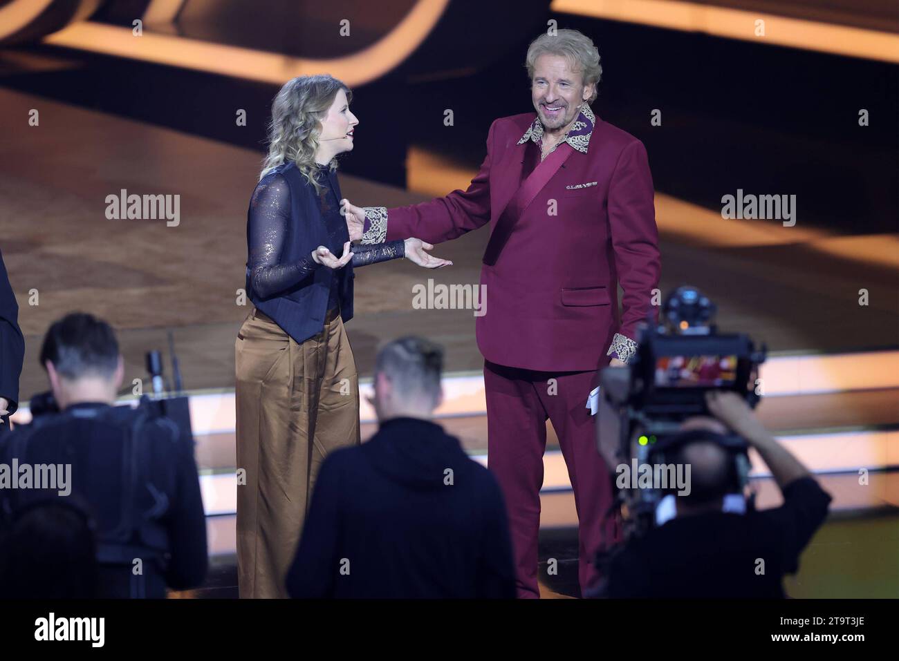 ZDF-Unterhaltungsshow Wetten dass. - live aus Offenburg Moderator Thomas Gottschalk mit Julia ...