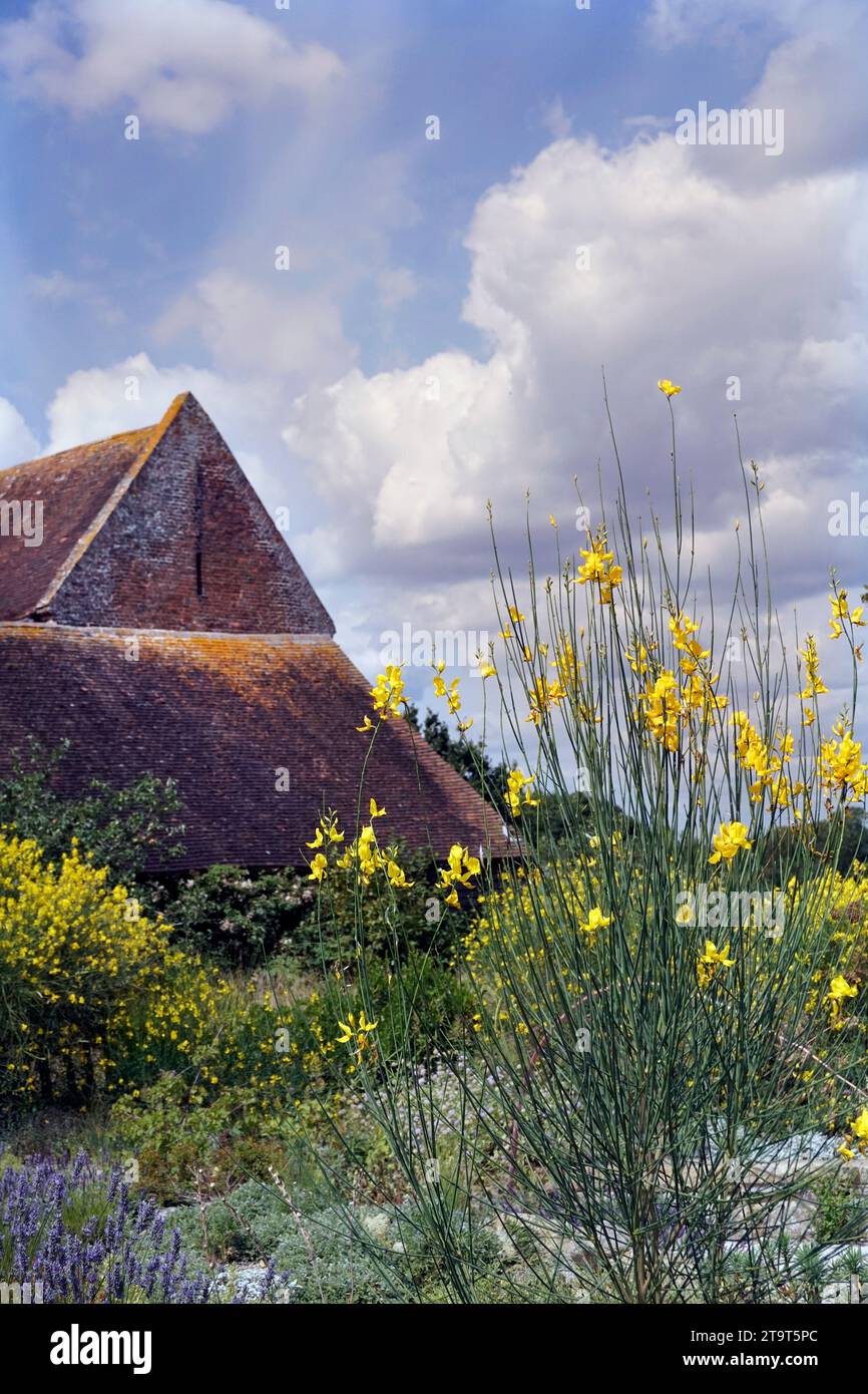 Gable end of barn hi-res stock photography and images - Alamy
