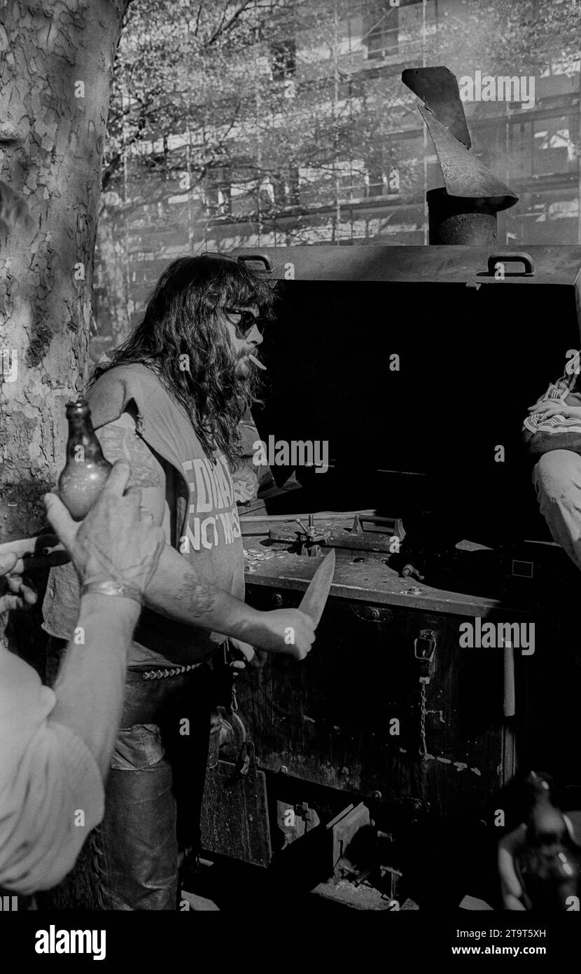 Erster Mai DDR, Berlin, 30.04.1990, Maifeier auf dem Kollwitzplatz ...