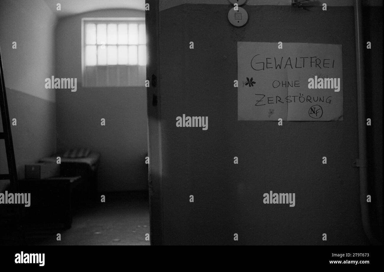 Stasi Gefängnis Potsdam DDR, Potsdam, 13.05.1990, Linden Hotel - Haus ...