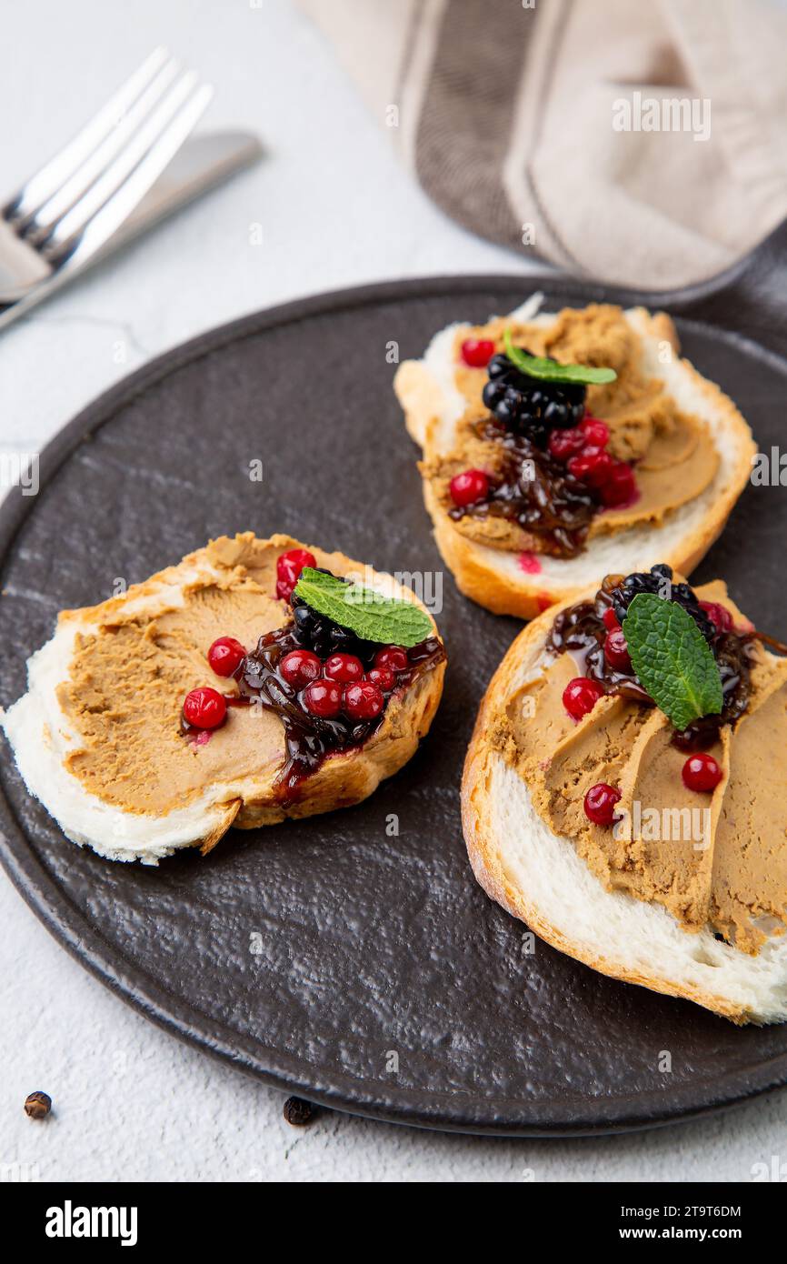 Canapes white bread pate hi-res stock photography and images - Alamy