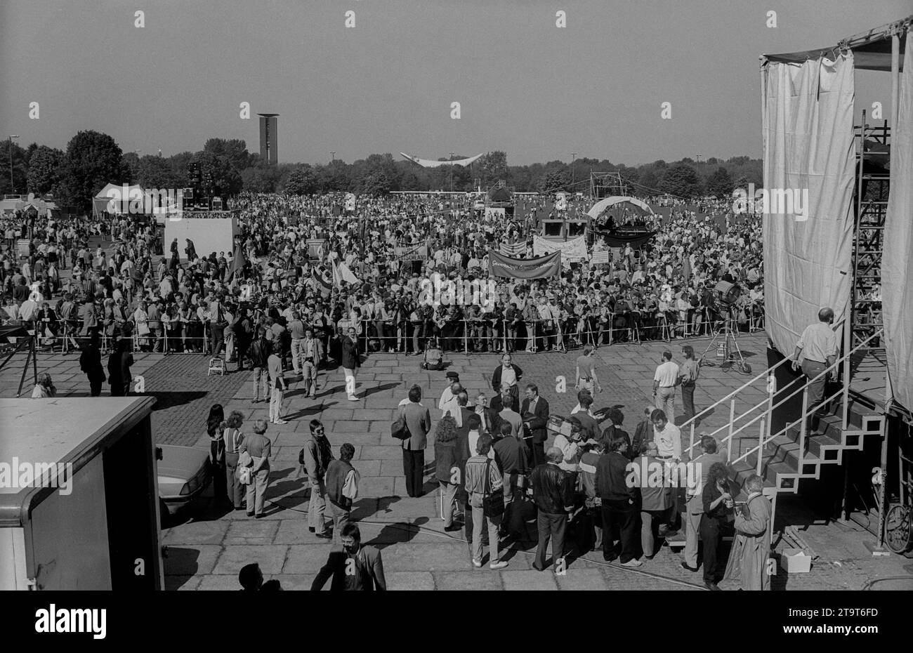 Erster Mai DDR, Berlin, 30.04.1990, 1. Mai 1990, Kundgebung am ...